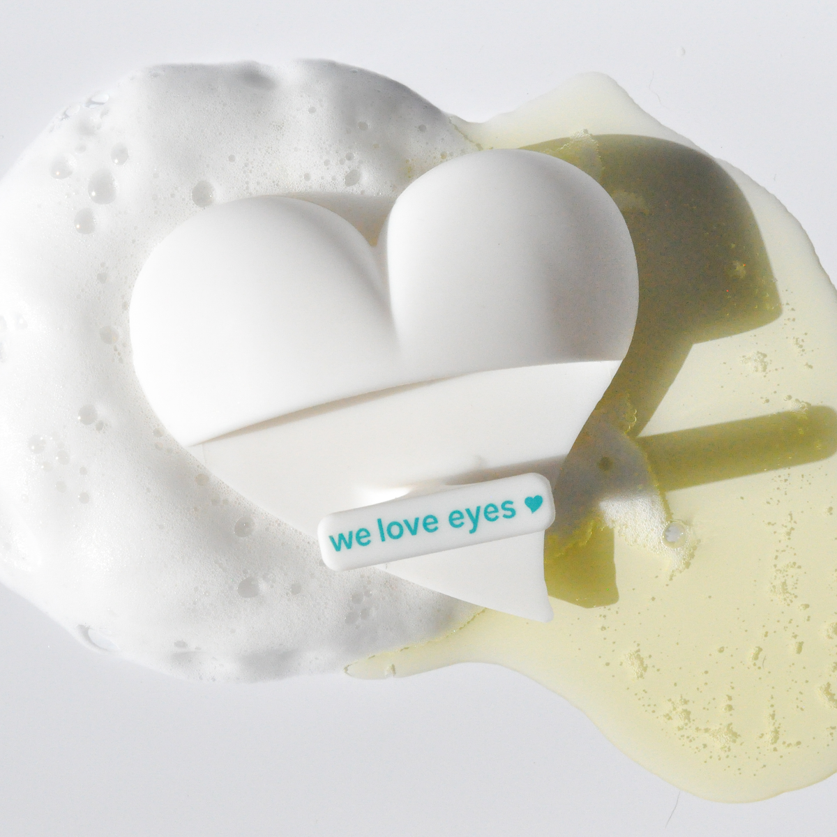 We Think That Clean Eyes are Worth Catching - Is Eyelid Scrub Mitt Wha ...